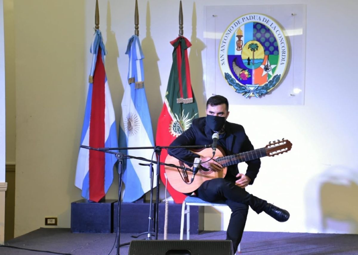 El guitarrista Augusto Ayala fue nombrado "Embajador Cultural de ...